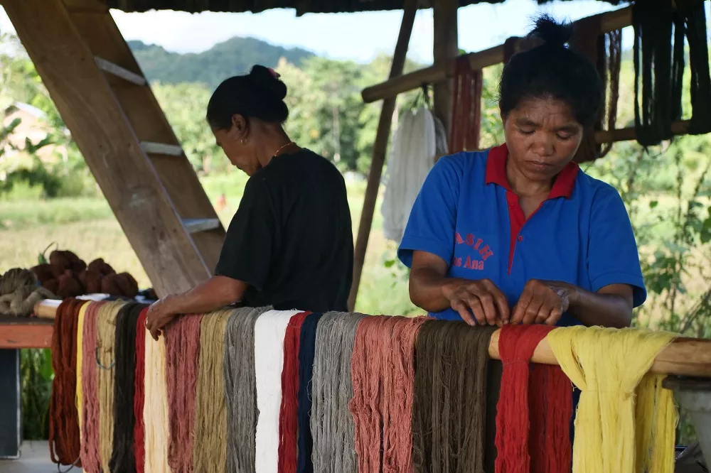 Rumah Tenun Baku Peduli: Melestarikan Tenun, Menghidupi Penenun – Sunspirit
